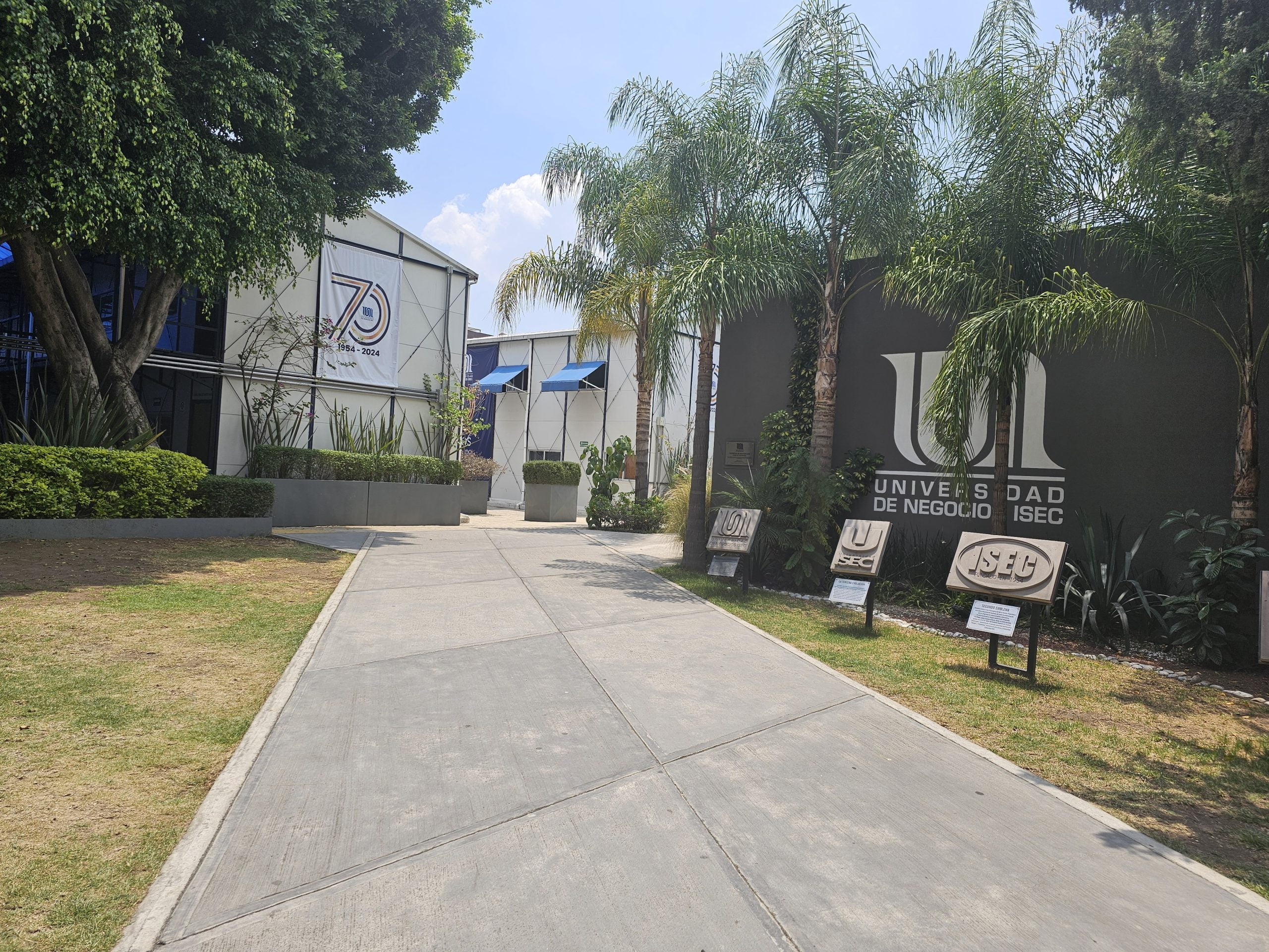 Acerca de Universidad de Negocios ISEC